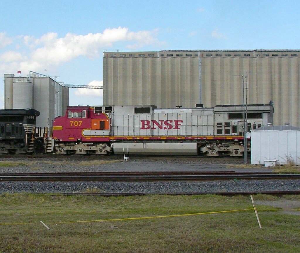 BNSF 707